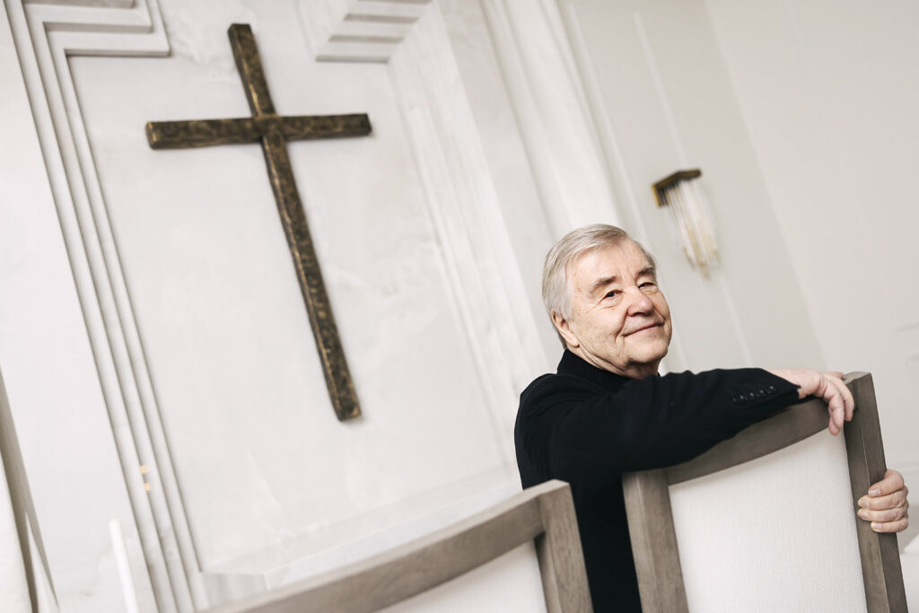 Mystikkopappi Anni Pesonen korostaa ”sydämen rukousta” ja ”kaatajapappi ...